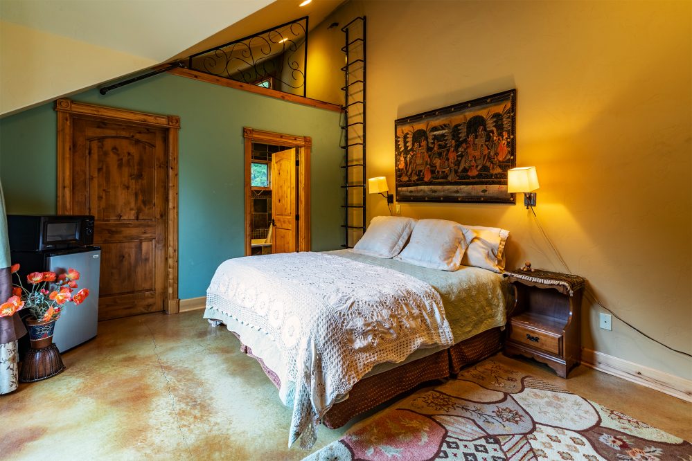 Talus Rock Retreat – Luxury Lodging