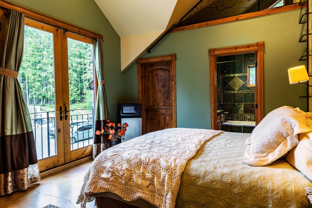 Talus Rock Retreat – Luxury Lodging